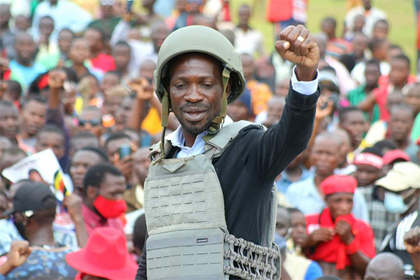 Ouganda/Présidentielle 2021 : Bobi Wine désormais en gilet pare-balles ...